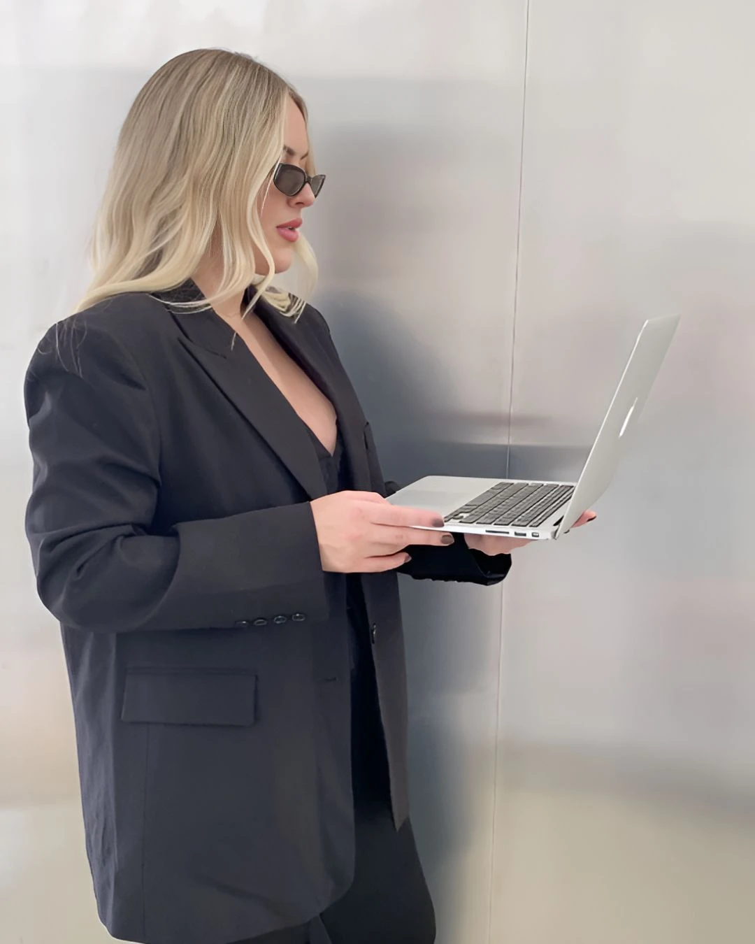 13 Aesthetic Content Banks to Use for Your Faceless Instagram Account